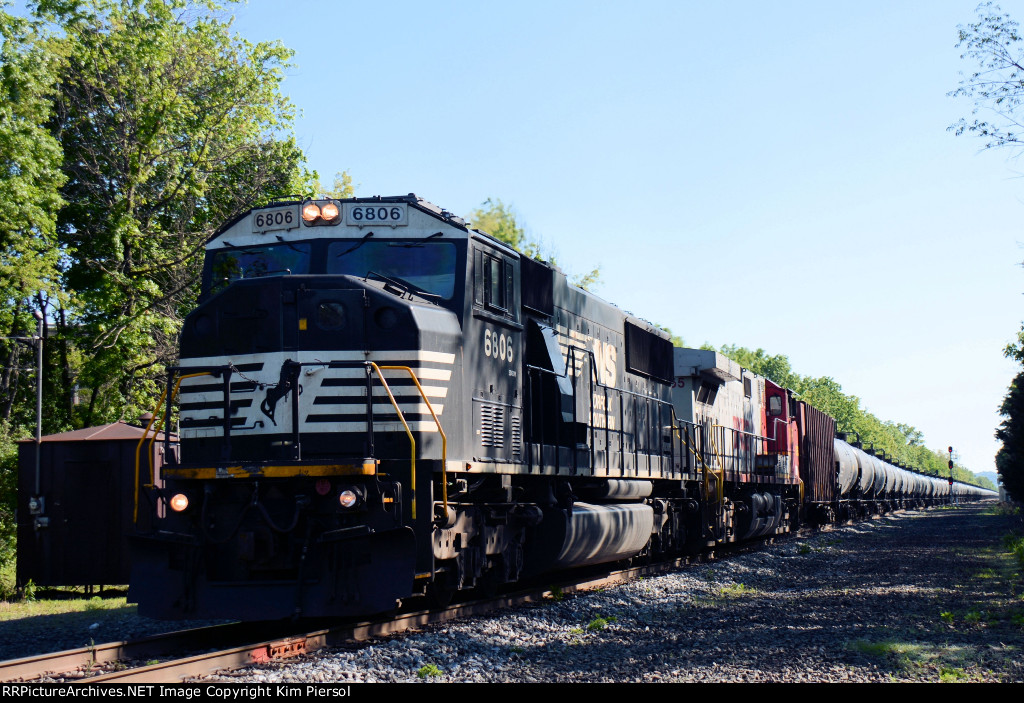 NS 6806 CSX Train K044 Crude Oil Loads